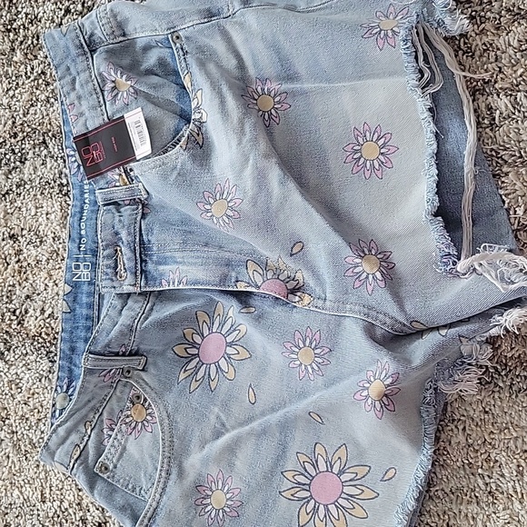 No Boundaries | Shorts | 3 Nobo Cute Flowered Shorts Size 5 | Poshmark